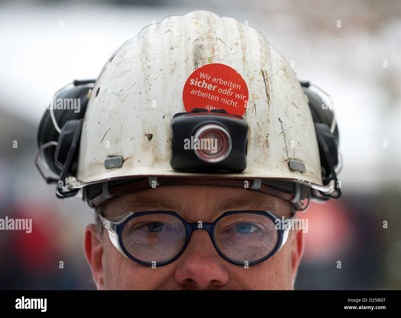 Eon logo hi-res stock photography and images - Alamy