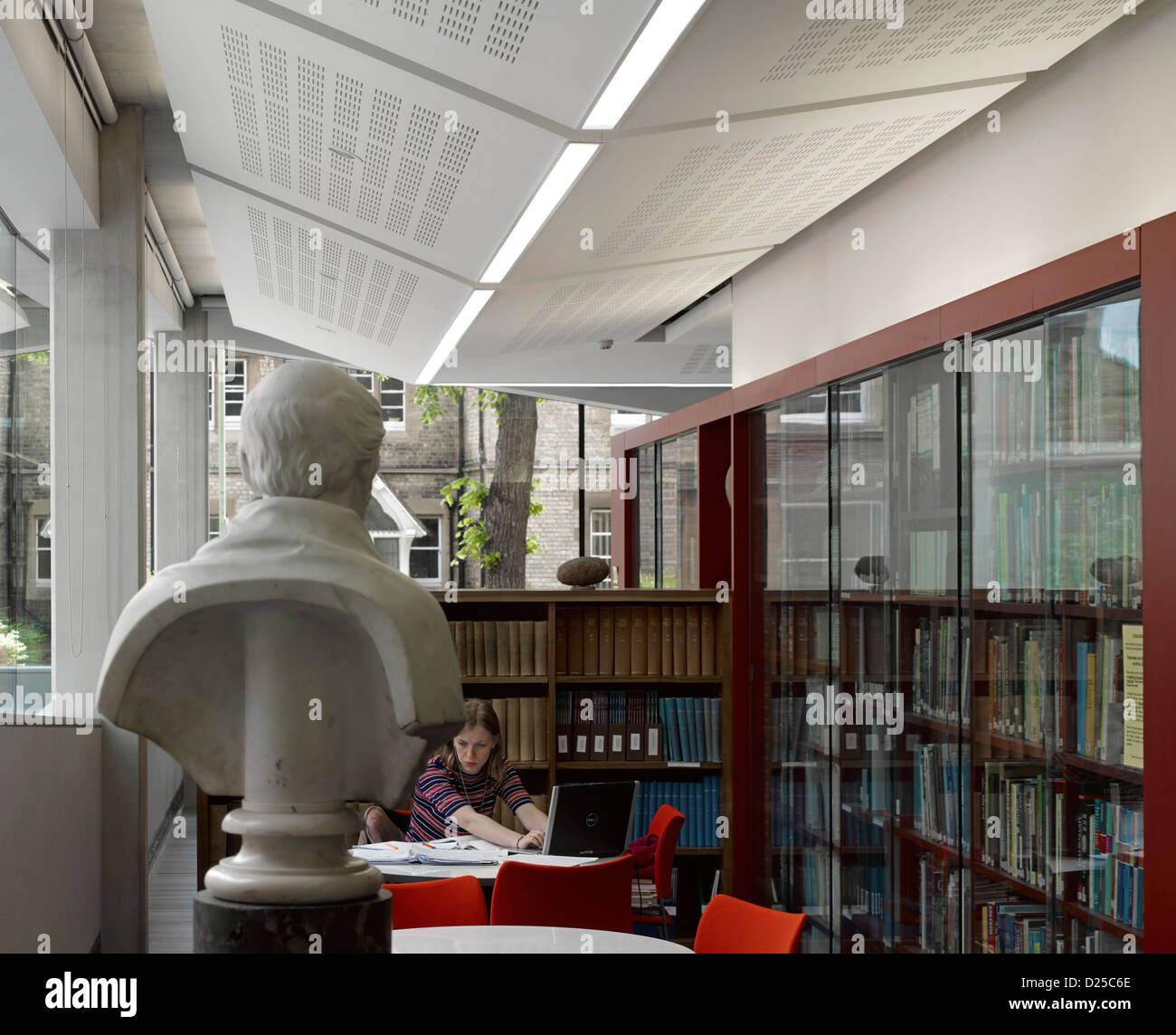 Oxford university library interior hi-res stock photography and images ...
