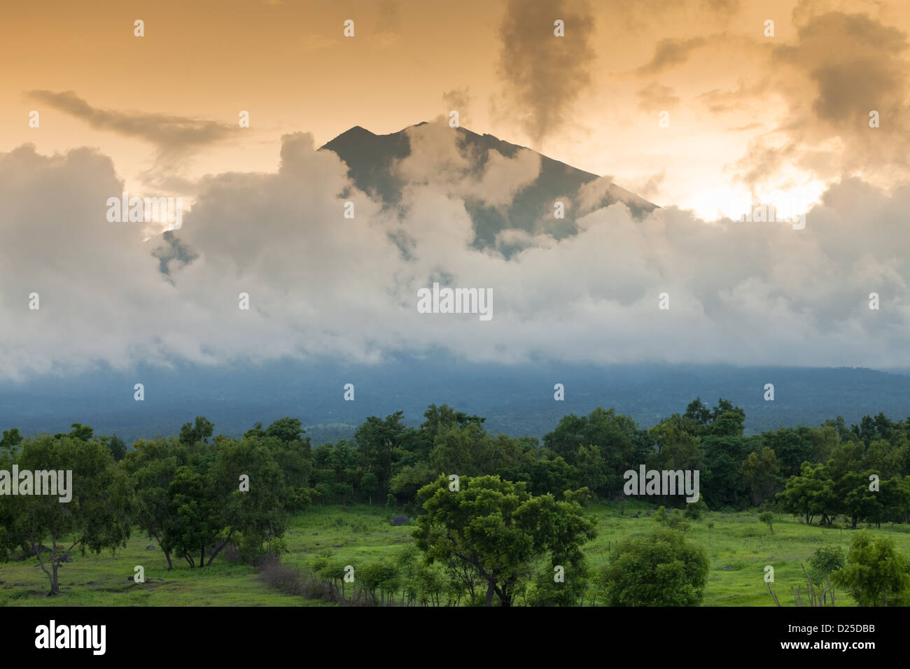 Sunset over Volcano Gunung Agung, Bali's highest peak Stock Photo - Alamy