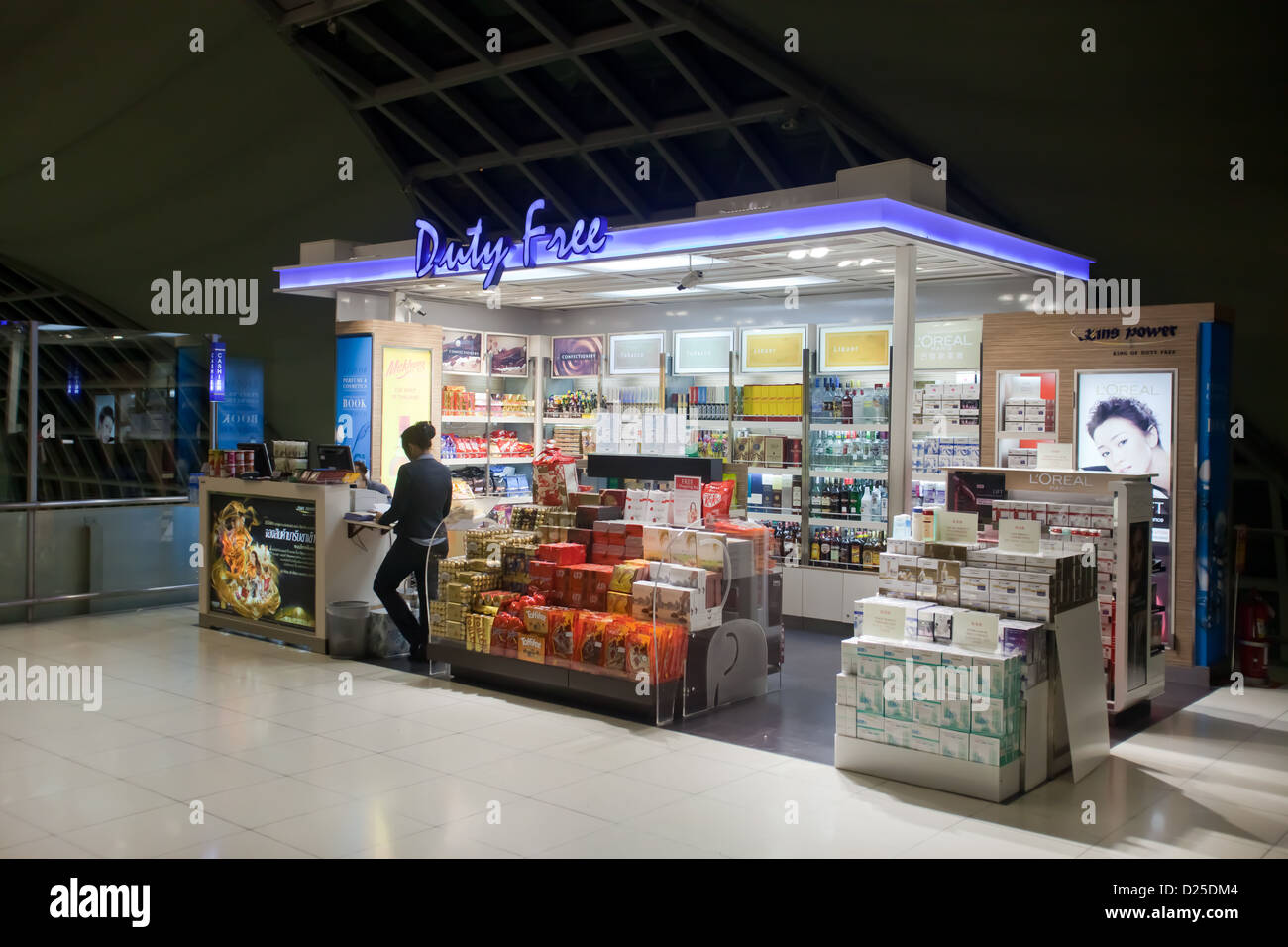 Airport chocolate shop hi-res stock photography and images - Alamy