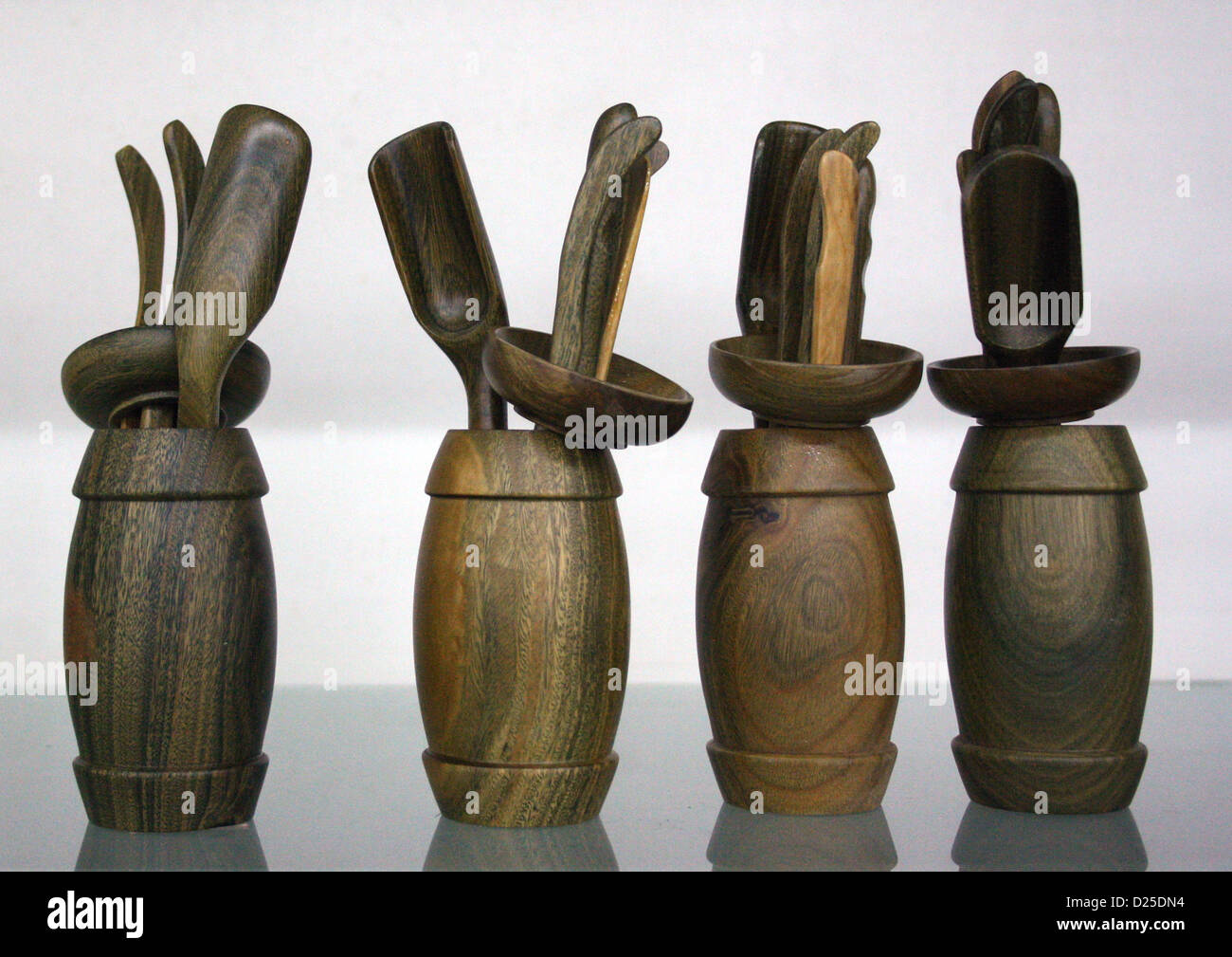 Traditional style Chinese pots Stock Photo - Alamy