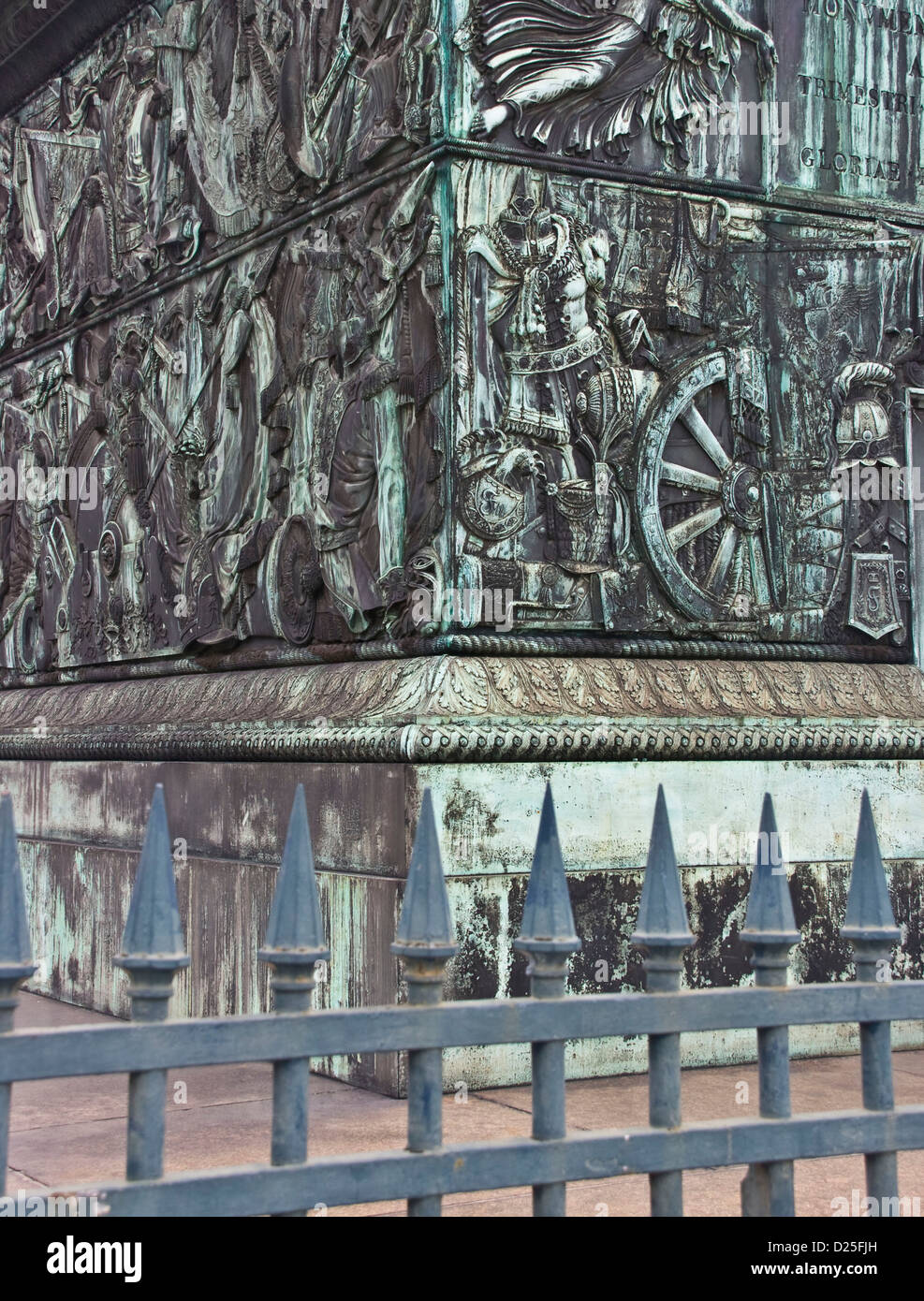 Bronze bas-reliefs on 19th century Vendome column (Colonne Vendome ...