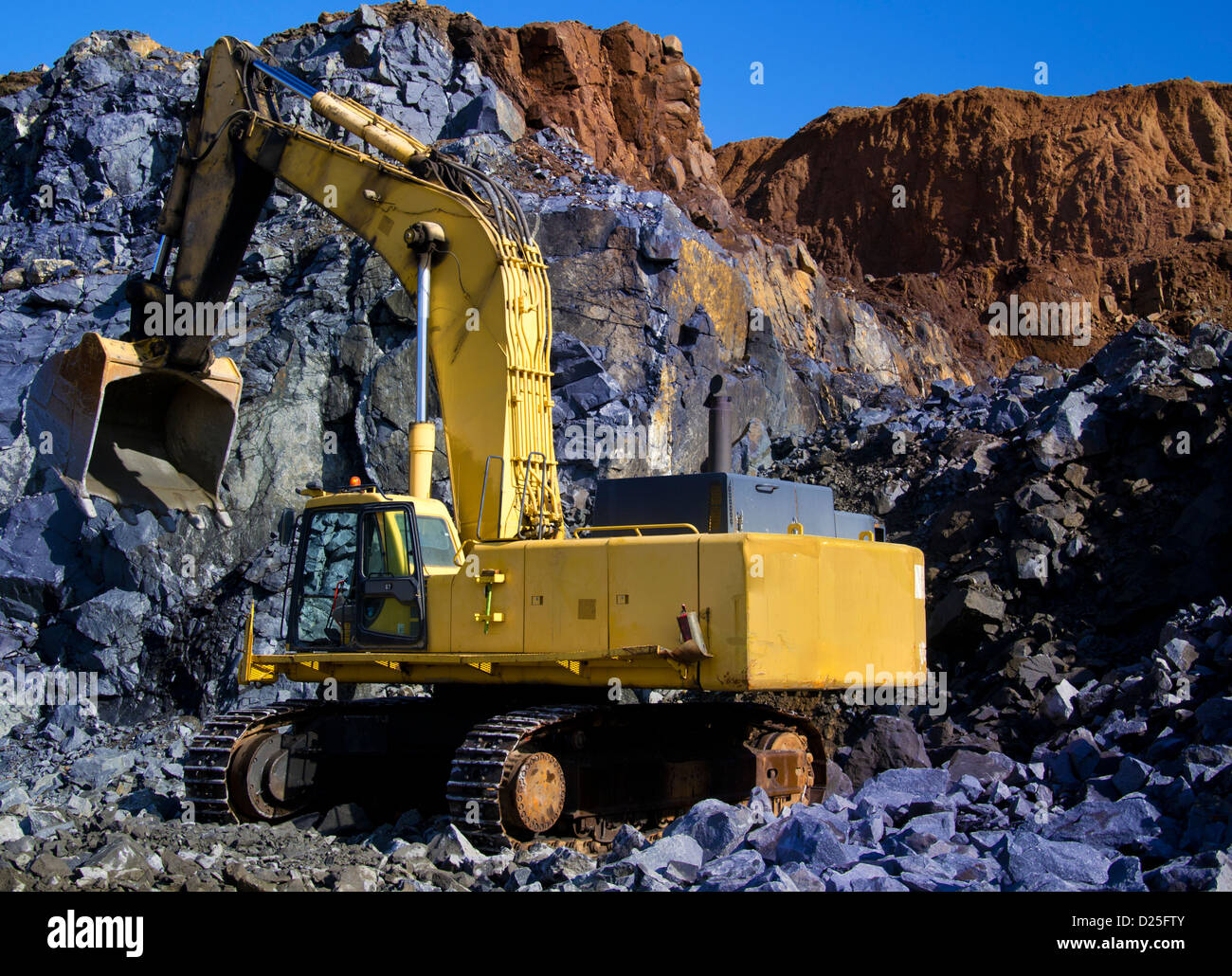 Quarry digging hi-res stock photography and images - Alamy