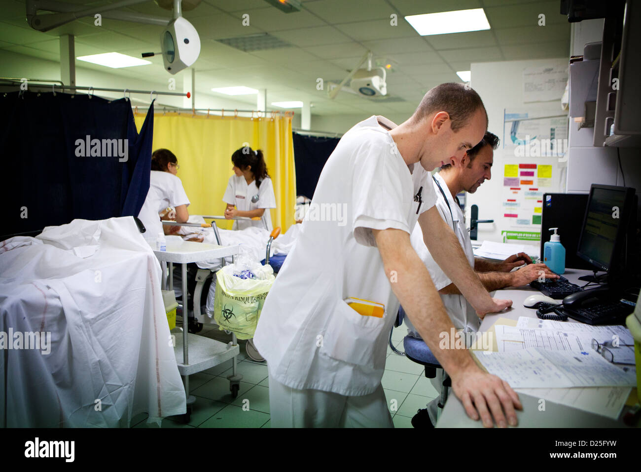 Hospital Trauma Team High Resolution Stock Photography and Images - Alamy
