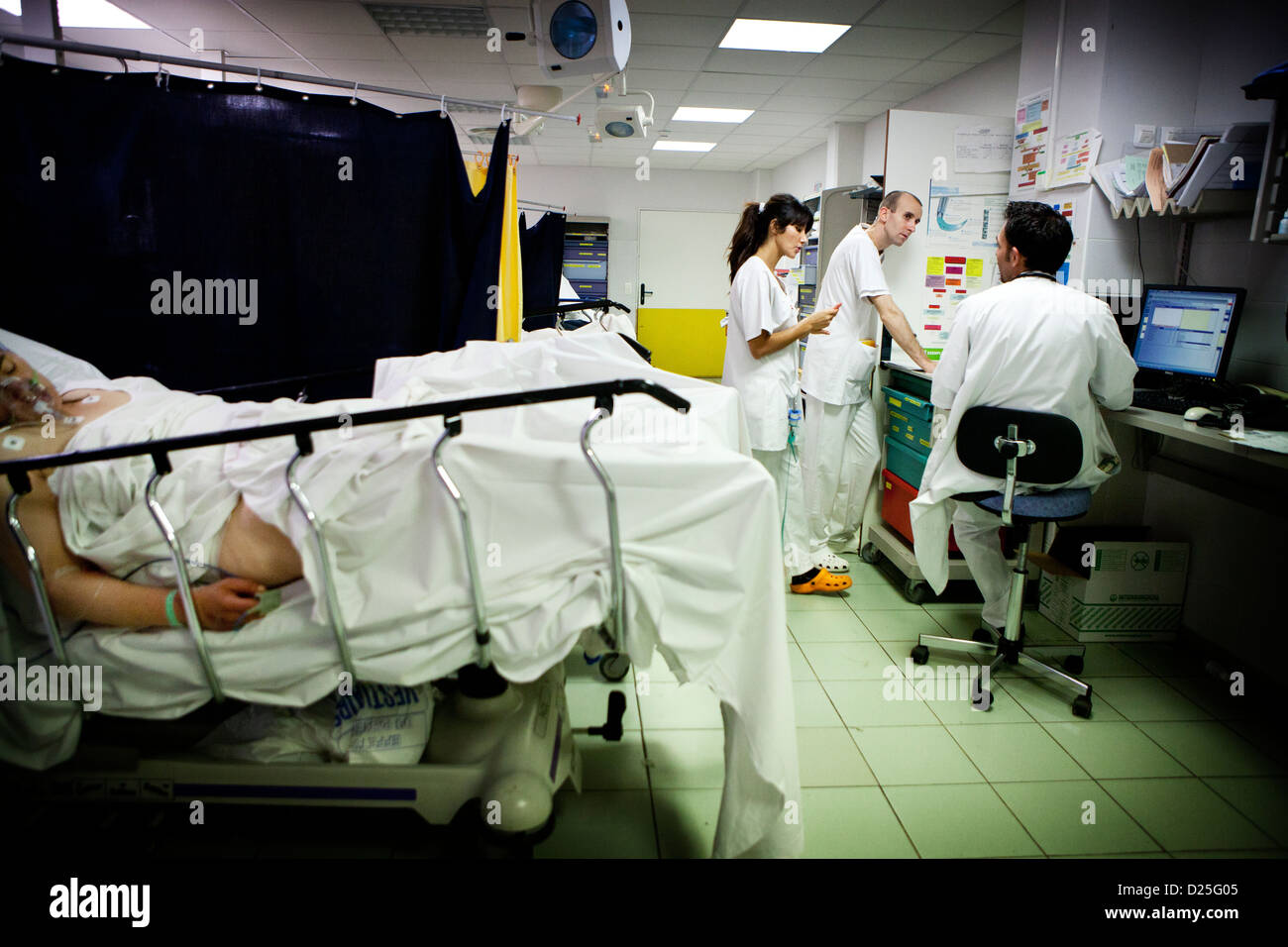 Hospital trauma team hi-res stock photography and images - Alamy
