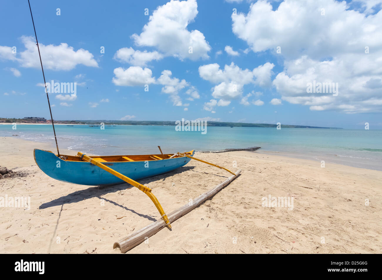 Traditional indonesian fishing boat hi-res stock photography and images ...