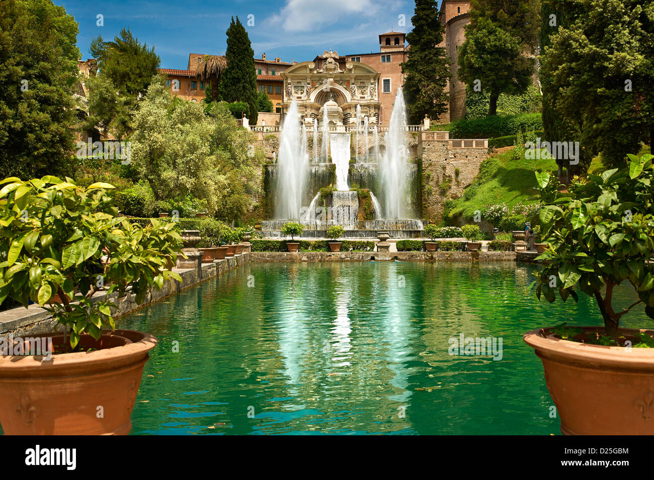 Italian renaissance garden hi-res stock photography and images - Alamy