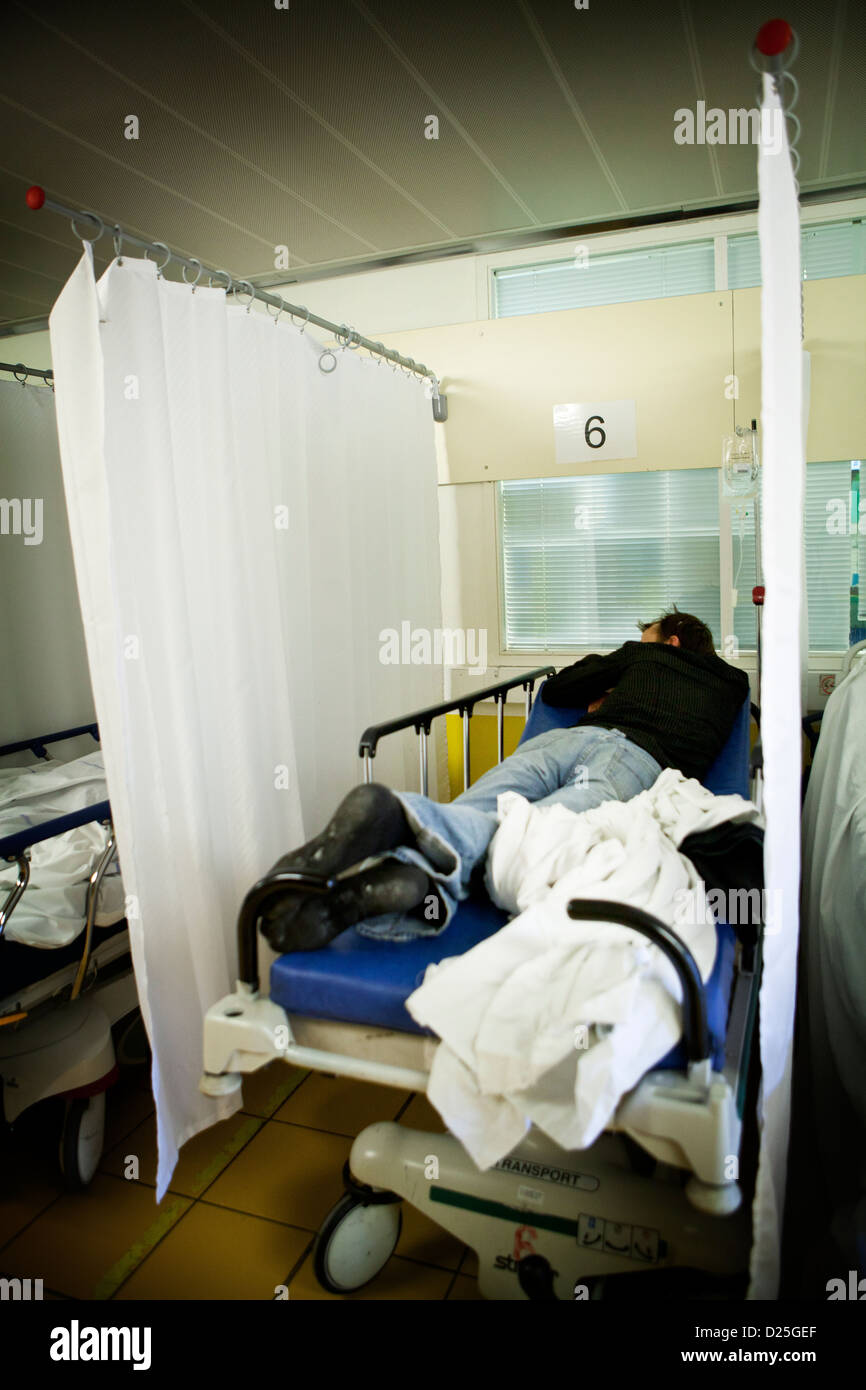 Man sleep hospital hi-res stock photography and images - Alamy Man sleep hospital hi-res stock photography and images - Alamy