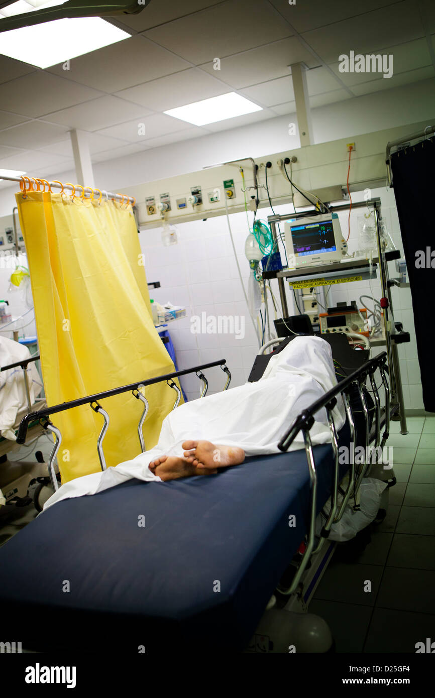 Patient bed hospital night hi-res stock photography and images - Alamy