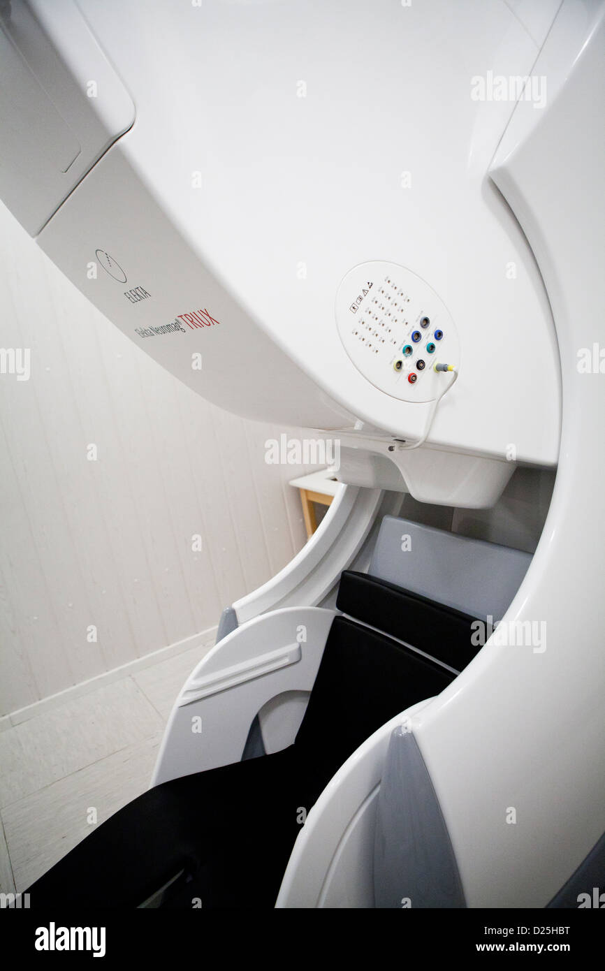 Magnetoencephalography brain hi-res stock photography and images - Alamy