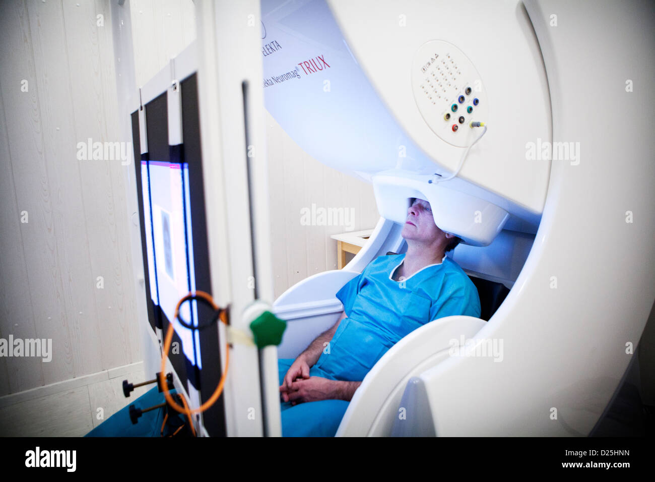Magnetoencephalography brain hi-res stock photography and images - Alamy