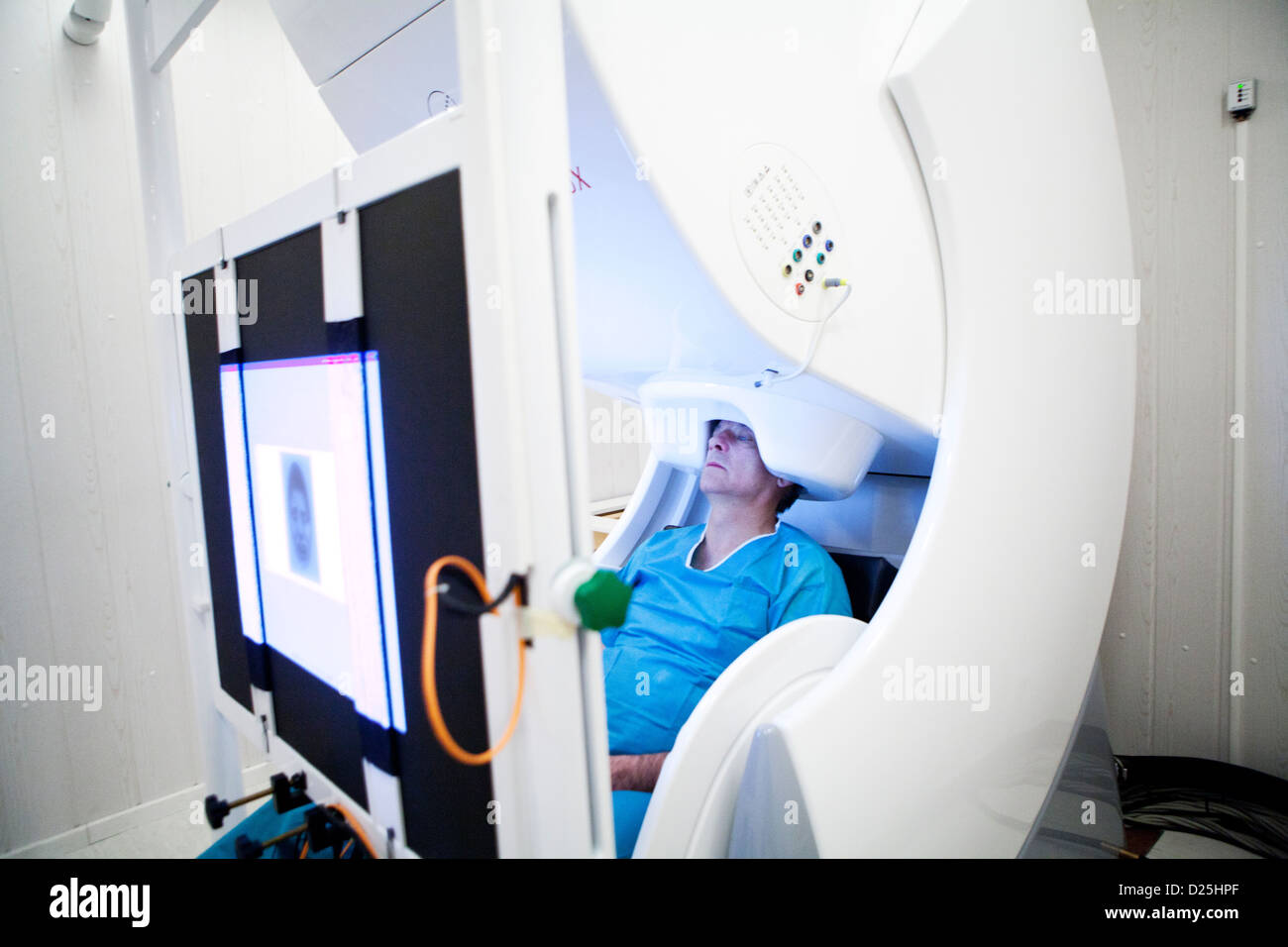 Magnetoencephalography hi-res stock photography and images - Alamy