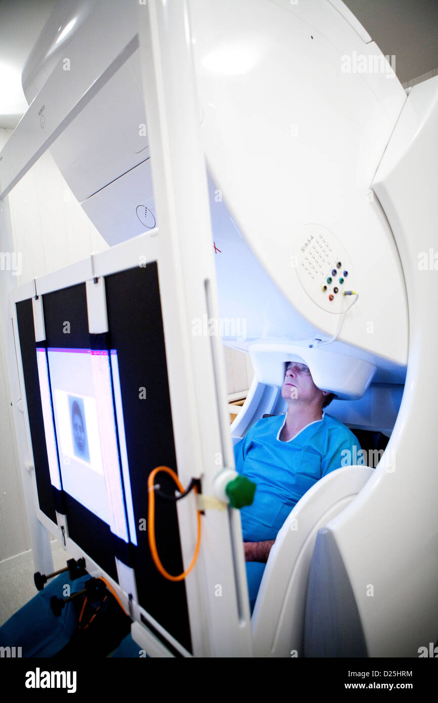 Magnetoencephalography brain hi-res stock photography and images - Alamy