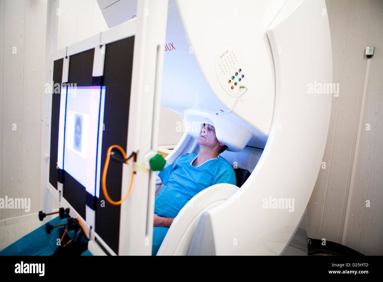 Magnetoencephalography brain hi-res stock photography and images - Alamy