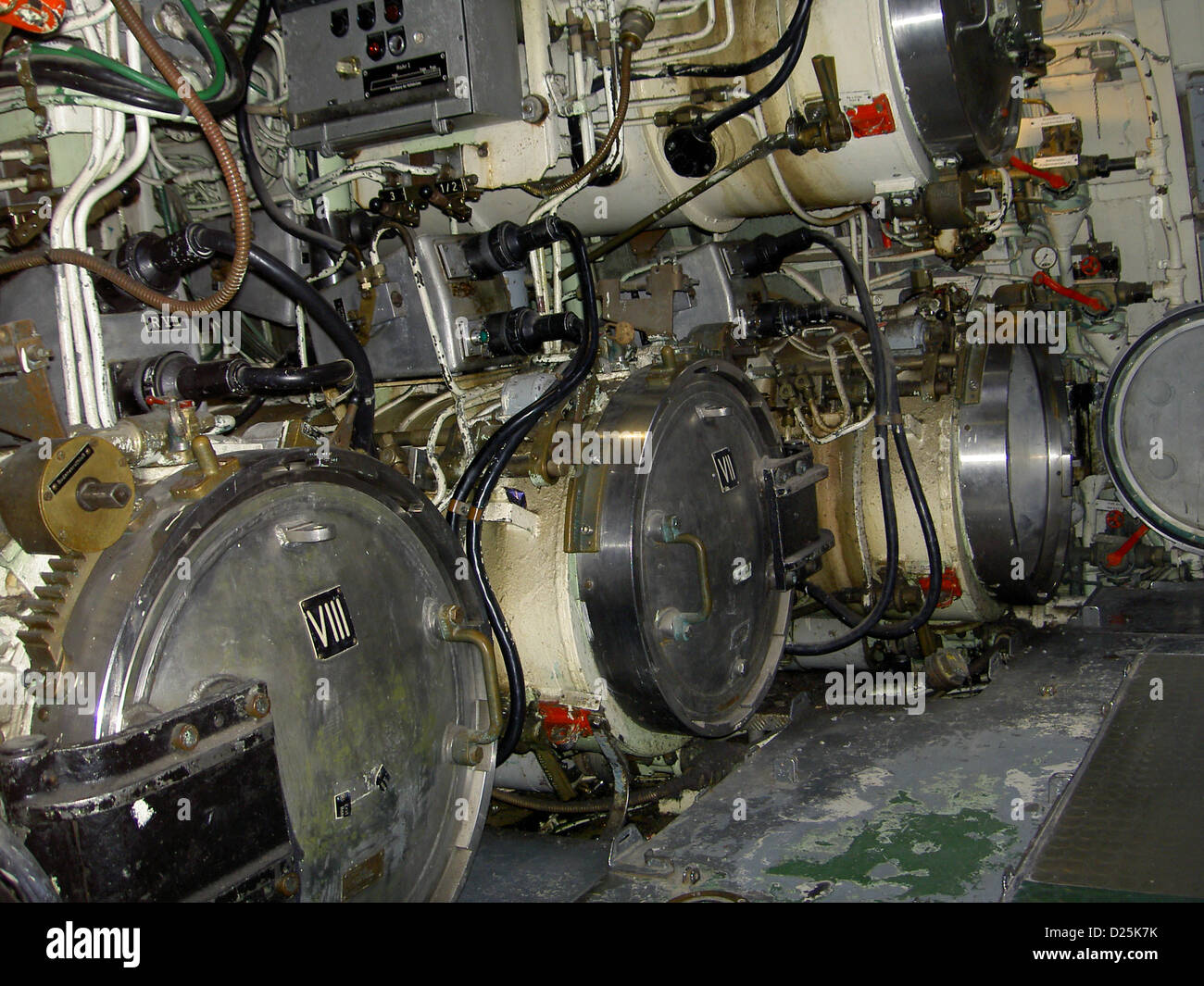 System for torpedo launch hi-res stock photography and images - Alamy