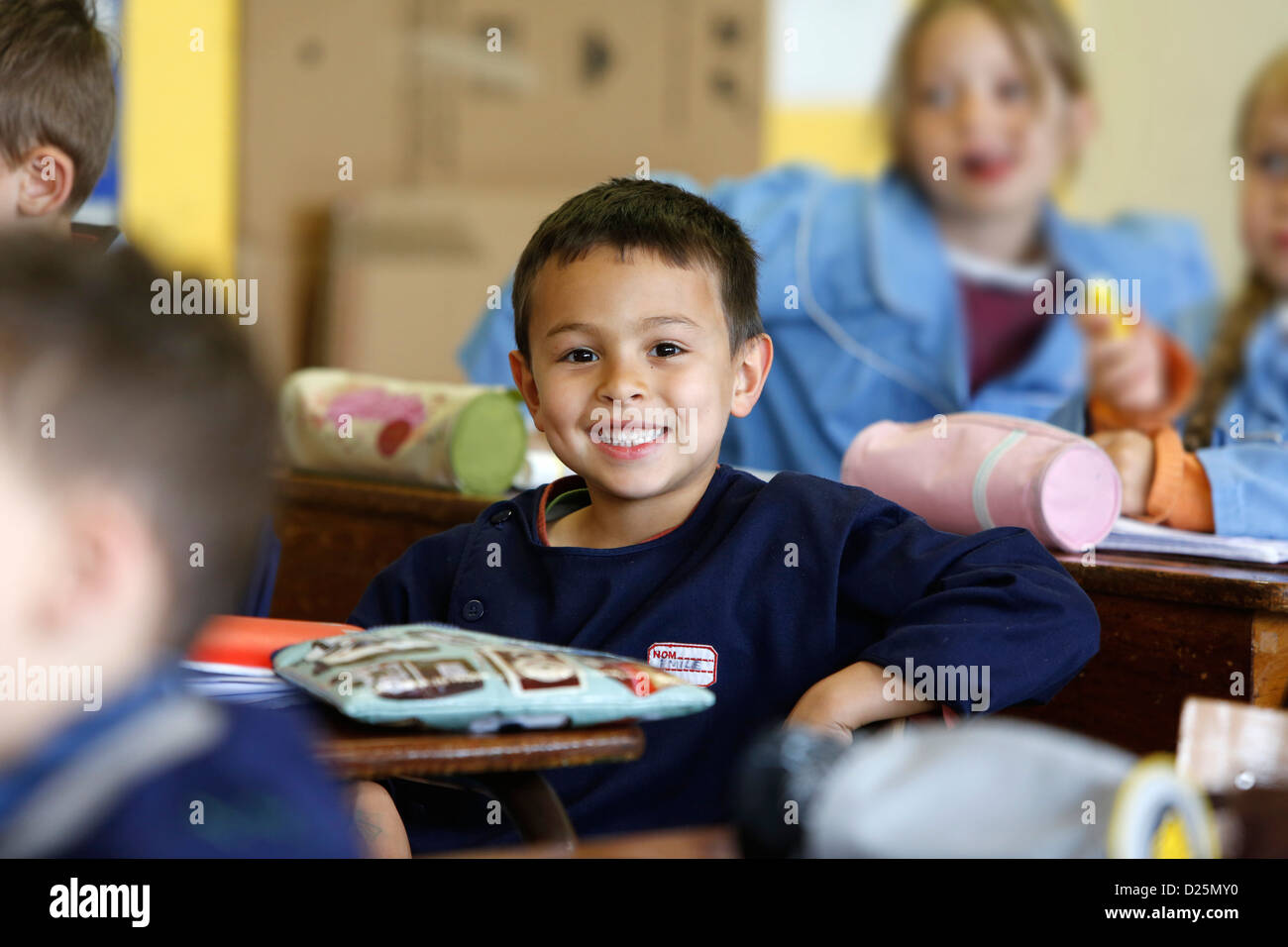 Girls smiling primary school class hi-res stock photography and images ...