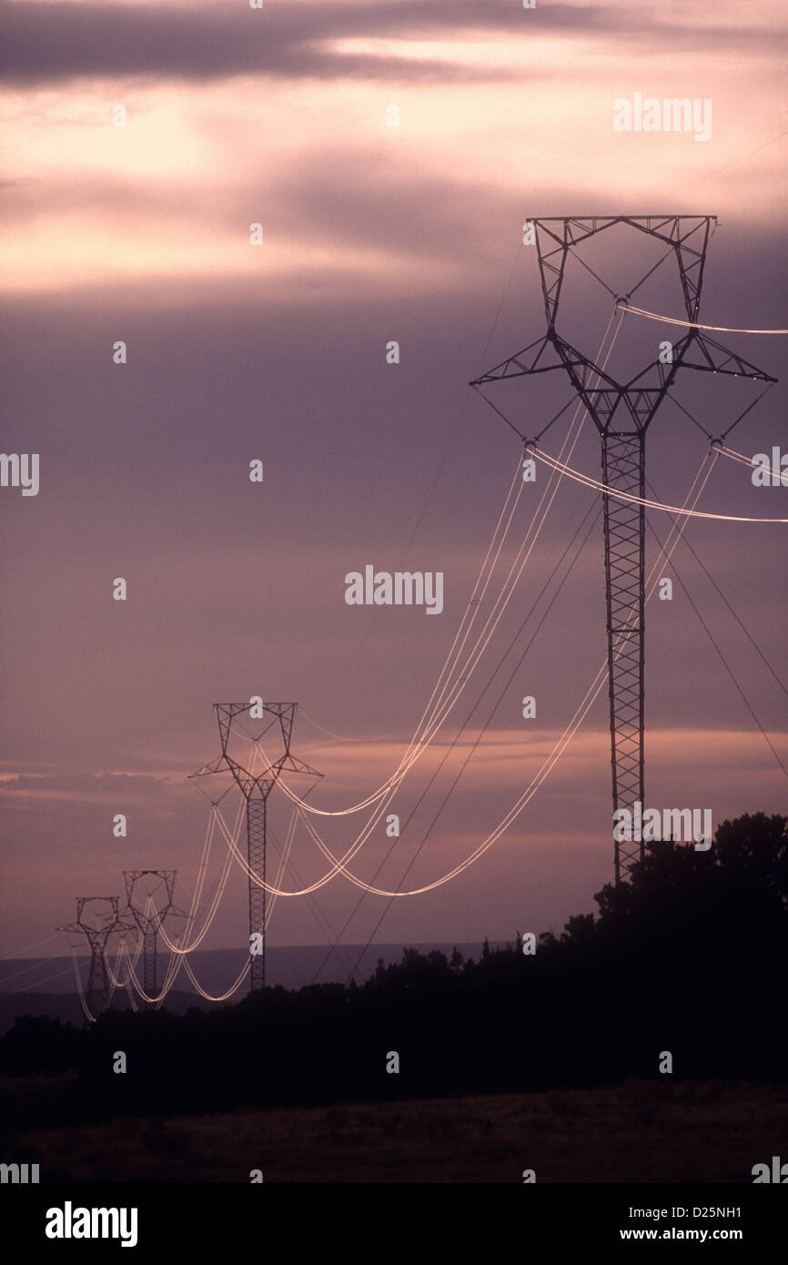 Electrons conductor hi-res stock photography and images - Alamy