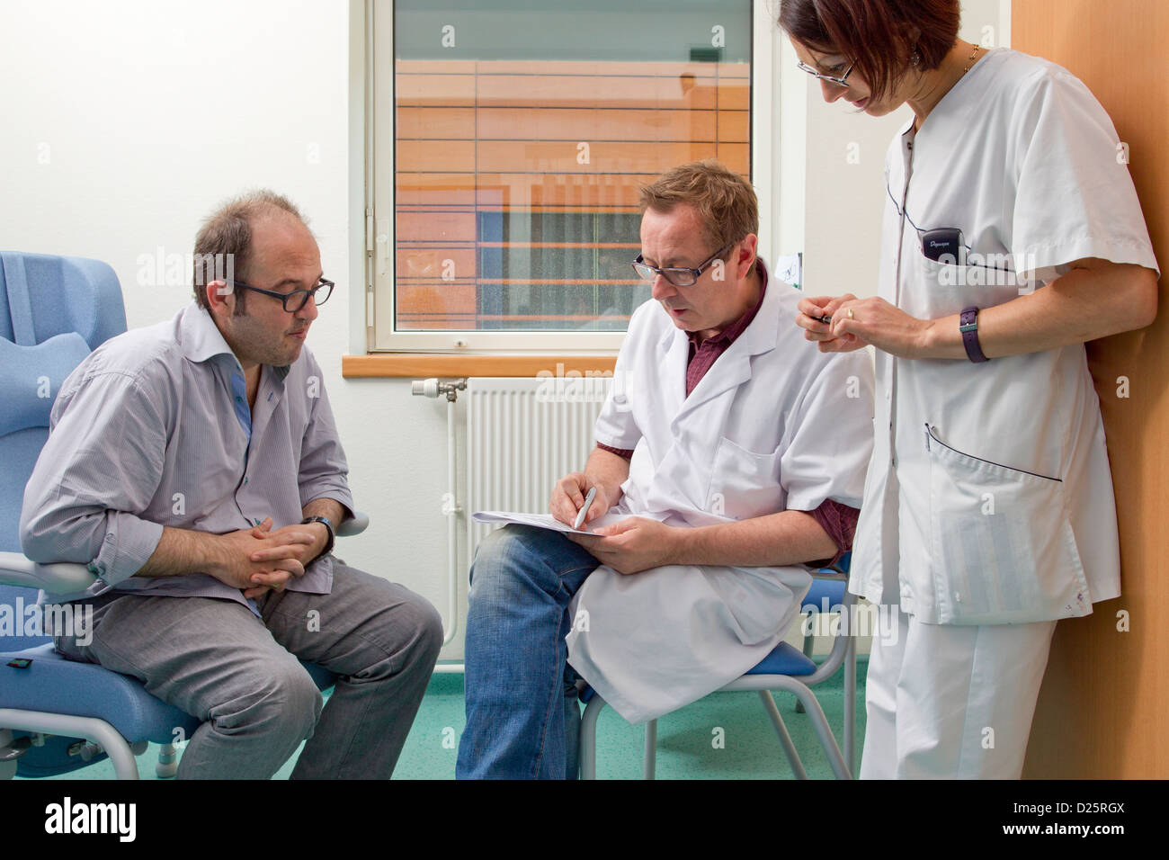 Multiple sclerosis patient talking hi-res stock photography and images ... Multiple sclerosis patient talking hi-res stock photography and images ...