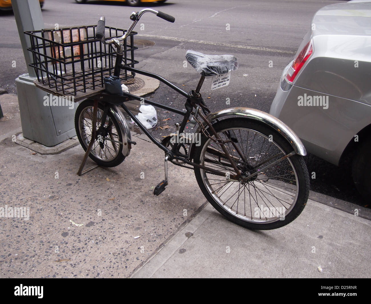 Delivery bicycle hi-res stock photography and images - Alamy