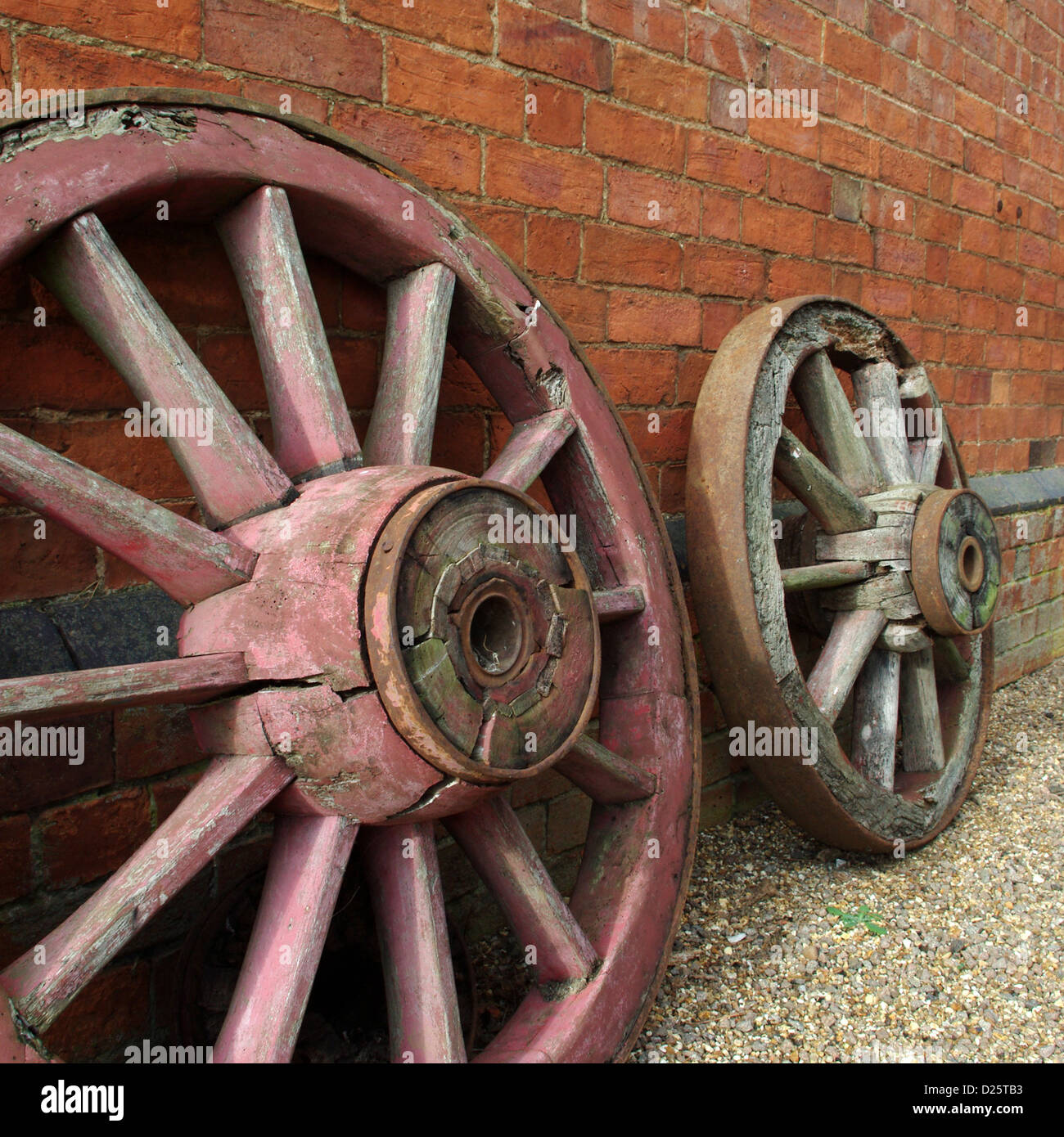 Old cart wheels hi-res stock photography and images - Alamy