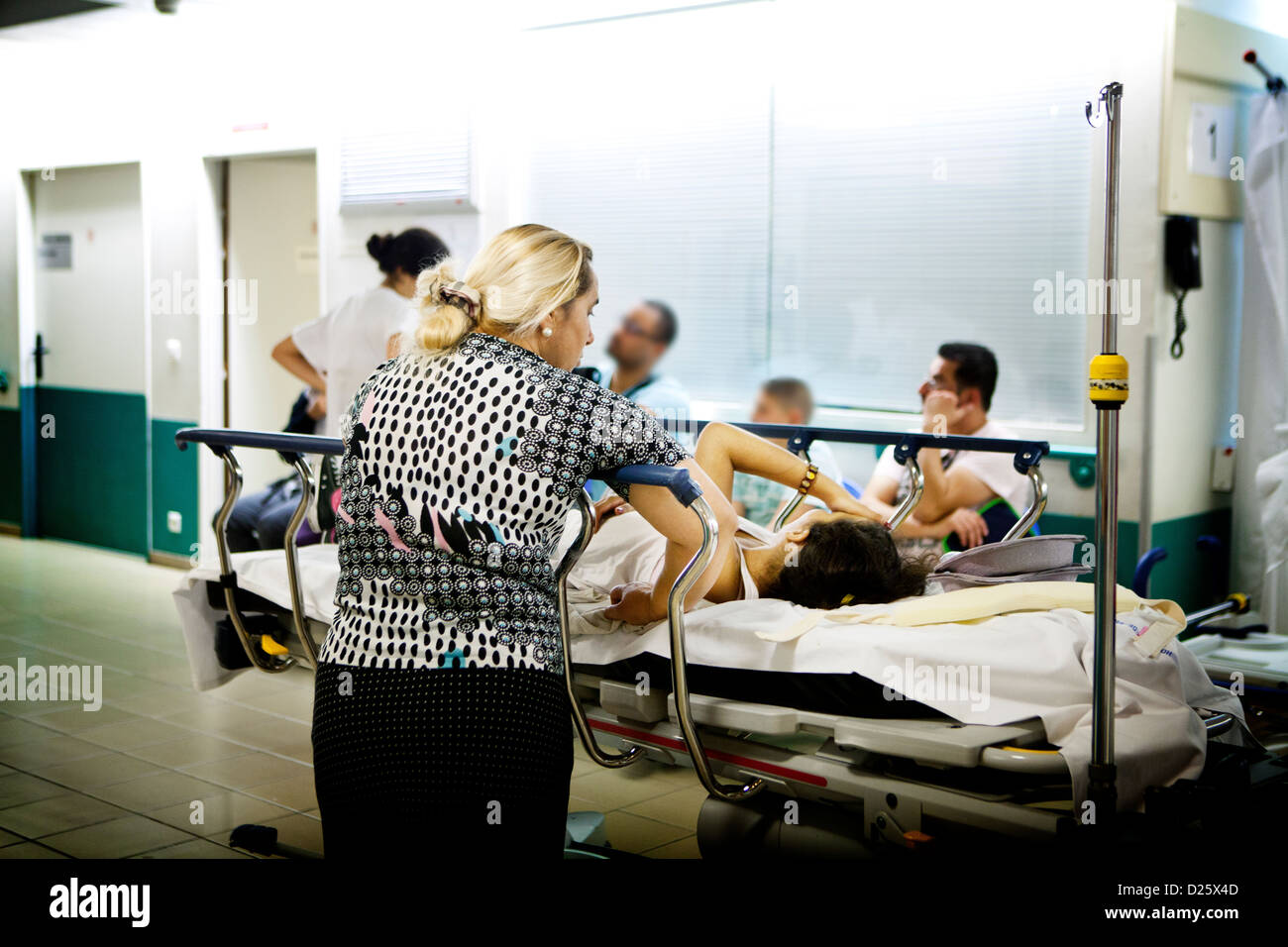 Emergency emergencies worker workers hi-res stock photography and ...