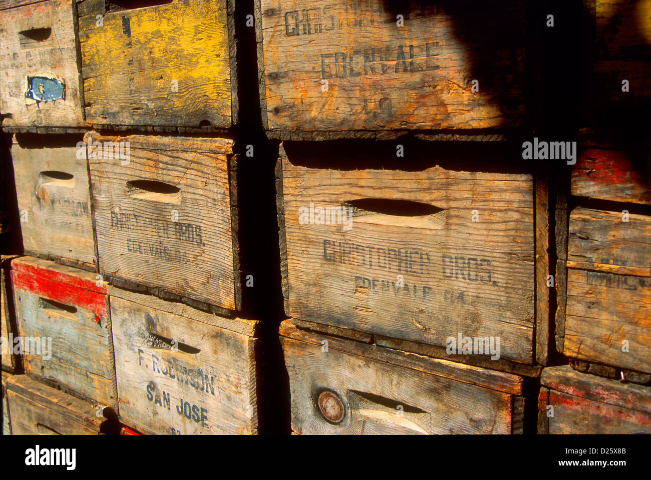 Shipping crates old hi-res stock photography and images - Alamy