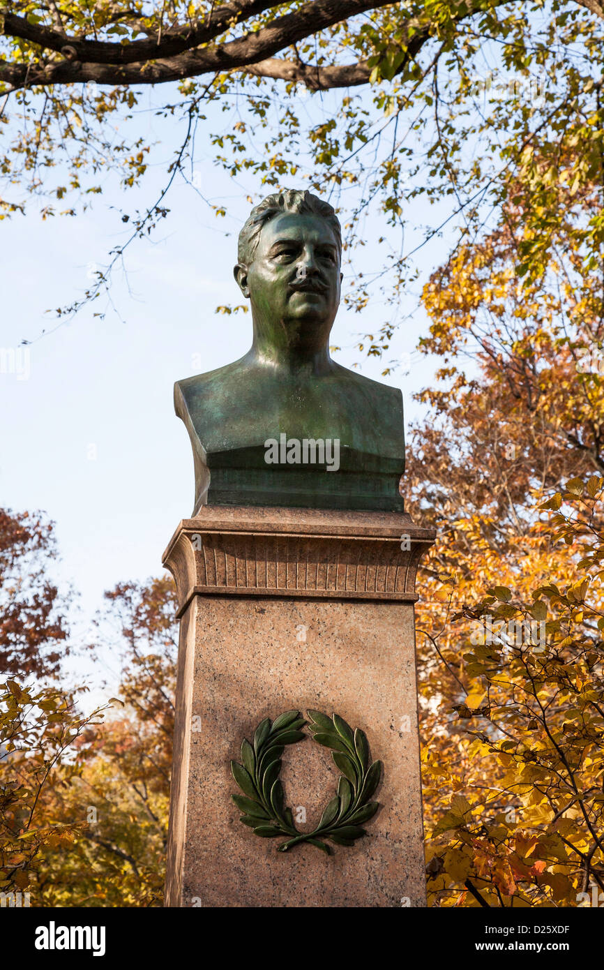 Victor Herbert Statue in Central Park, NYC Stock Photo - Alamy