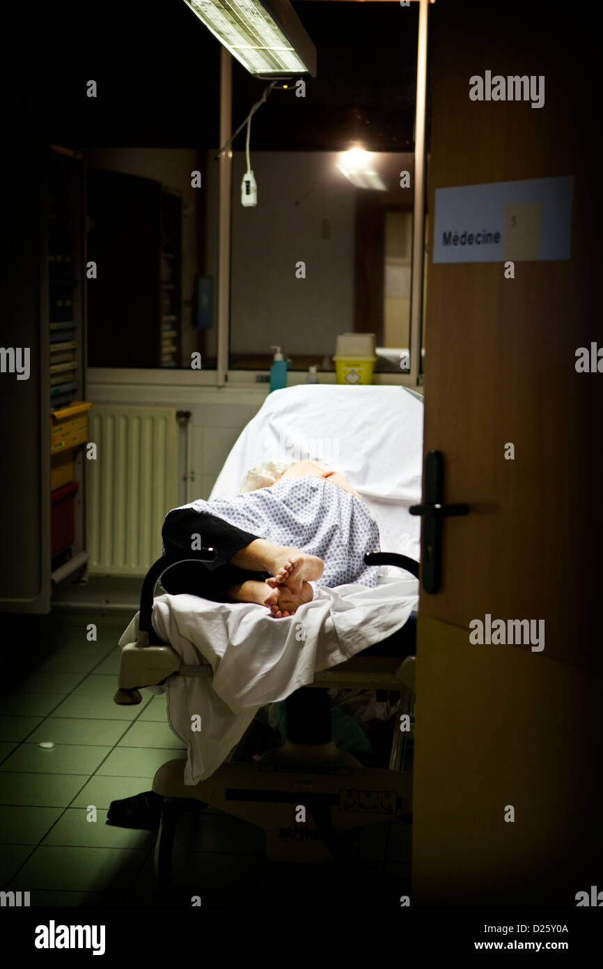 Hospital cubicle hi-res stock photography and images - Alamy
