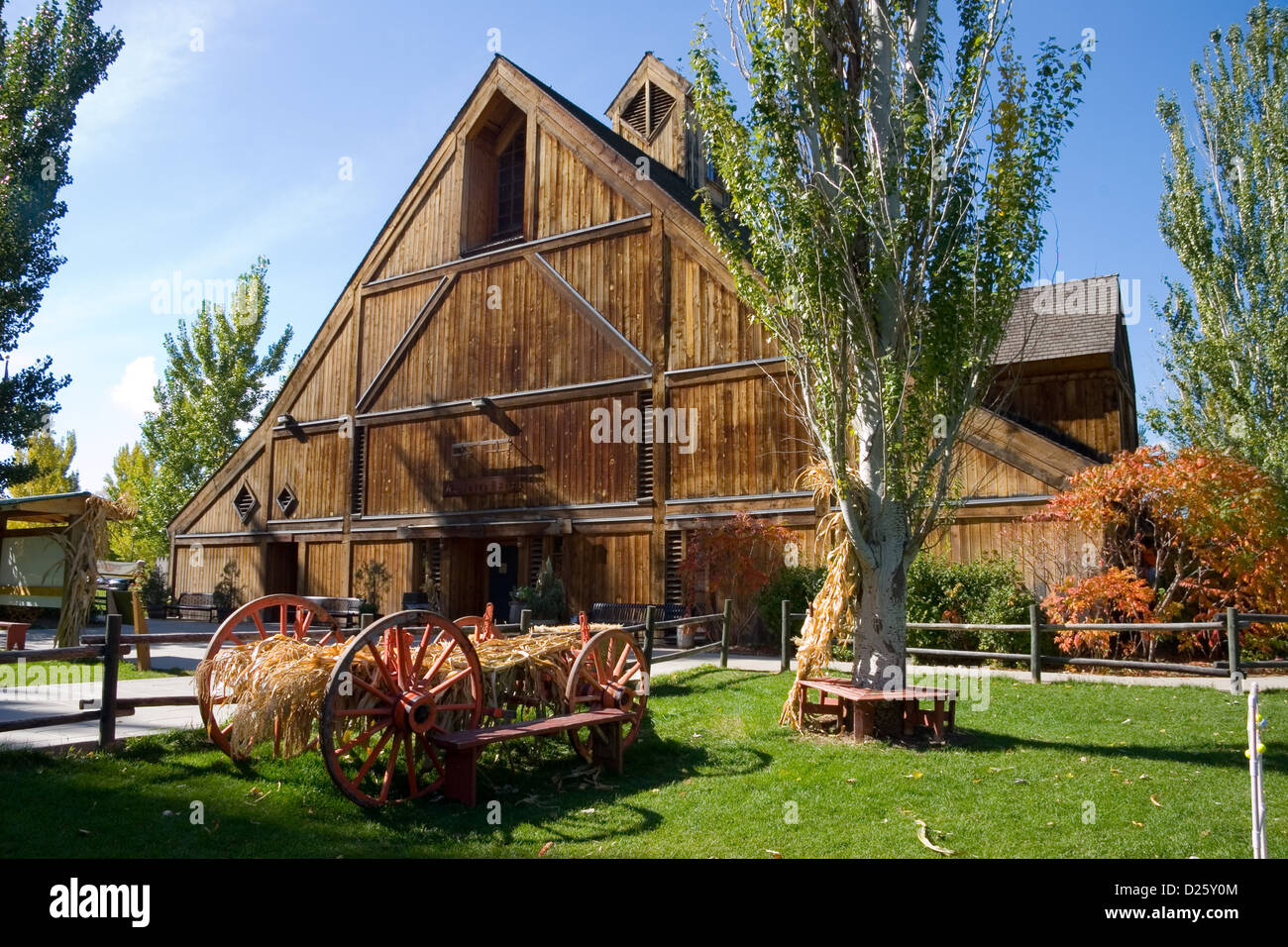 Old fashioned hay cart hi-res stock photography and images - Alamy