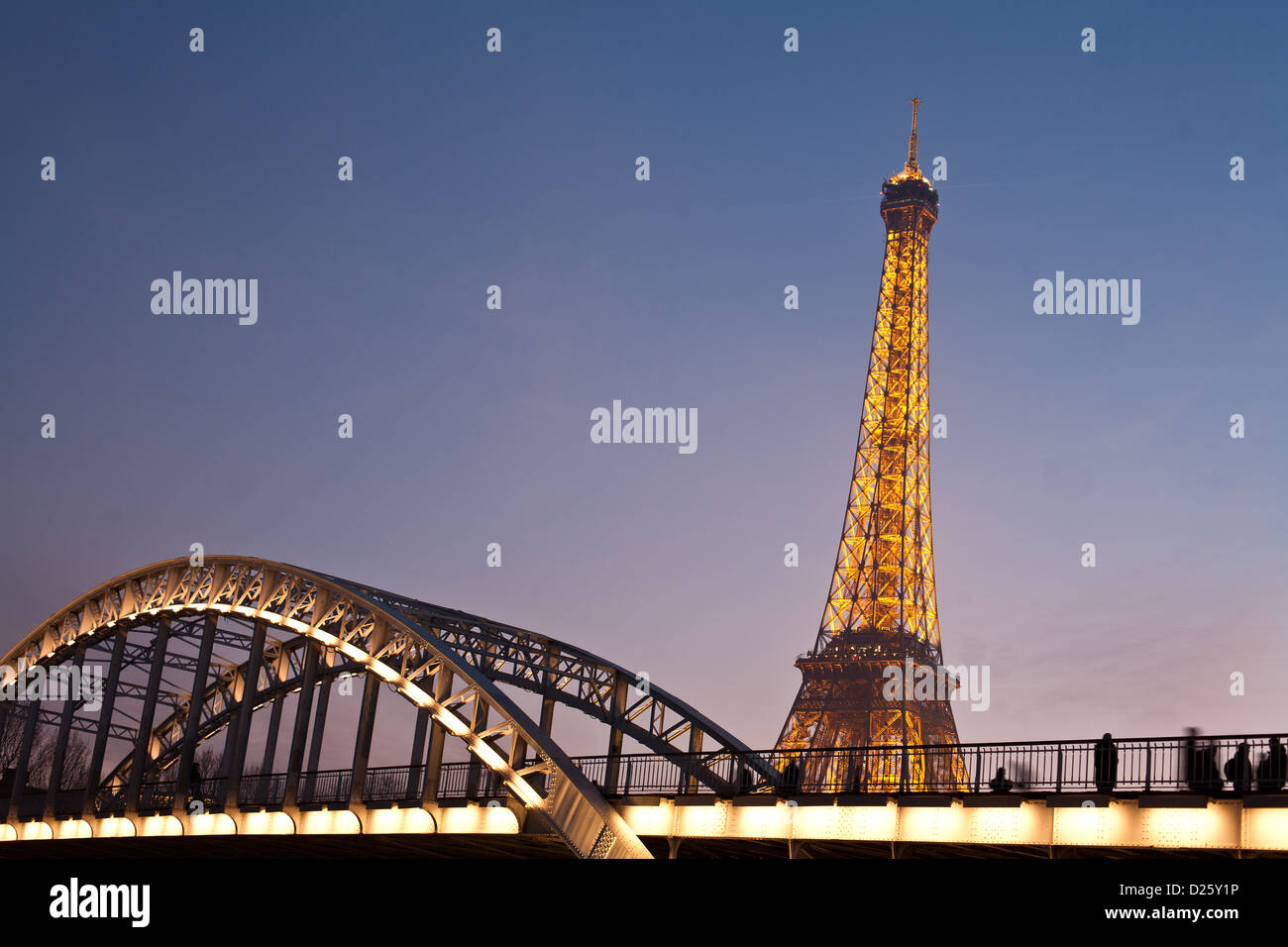 Monument eiffel tourism tower bridge hi-res stock photography and ...