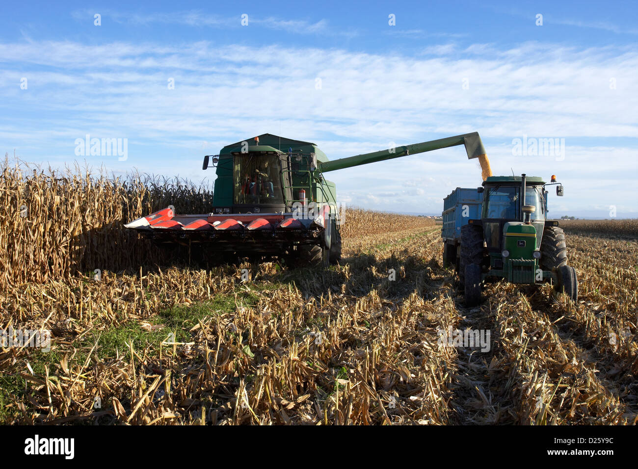 Combine harvest unloading maize corn hi-res stock photography and ...