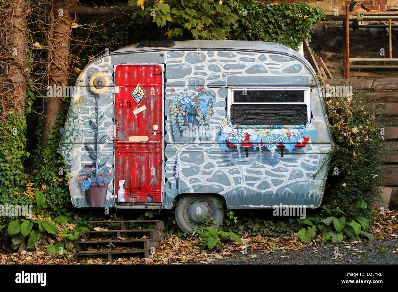 Caravan with flowers hi-res stock photography and images - Alamy
