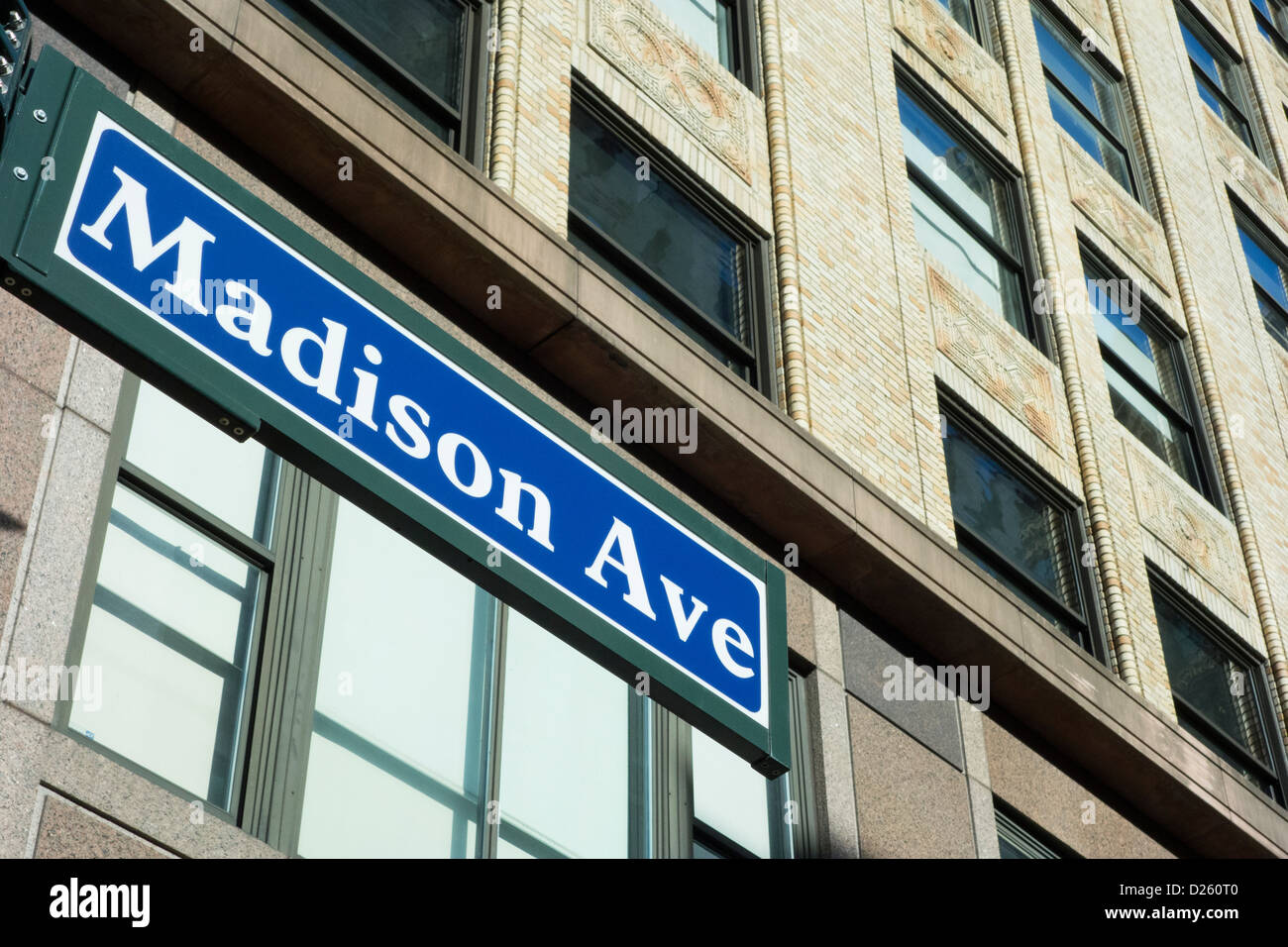 New york street sign madison avenue hi-res stock photography and images ...