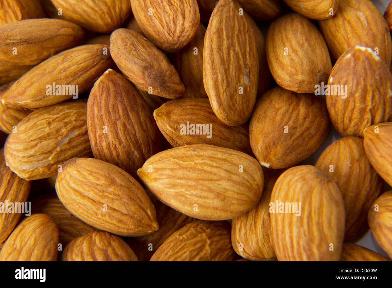 Almonds hi-res stock photography and images - Alamy