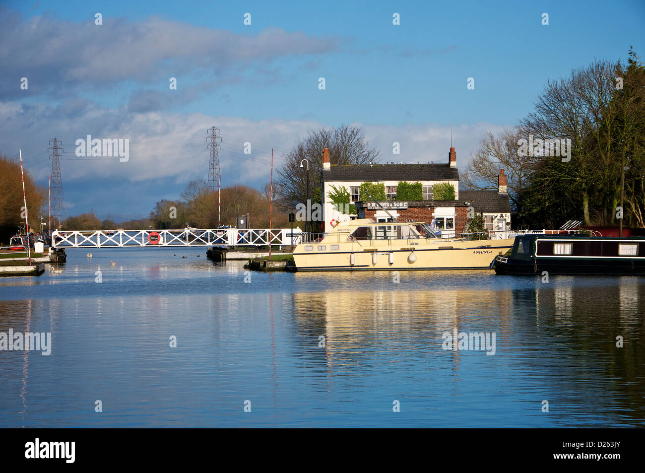 Saul Junction Sharpness Canal Gloucestershire High Resolution Stock ...
