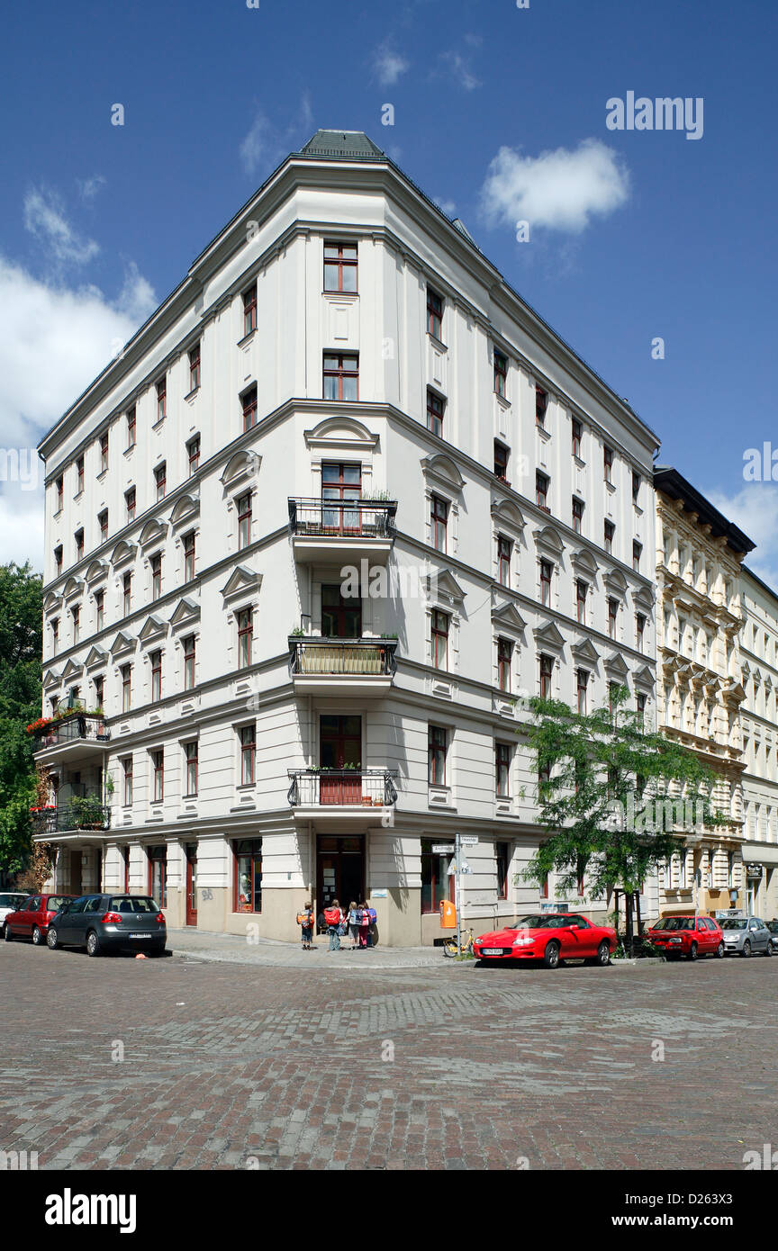 Old corner building hi-res stock photography and images - Alamy