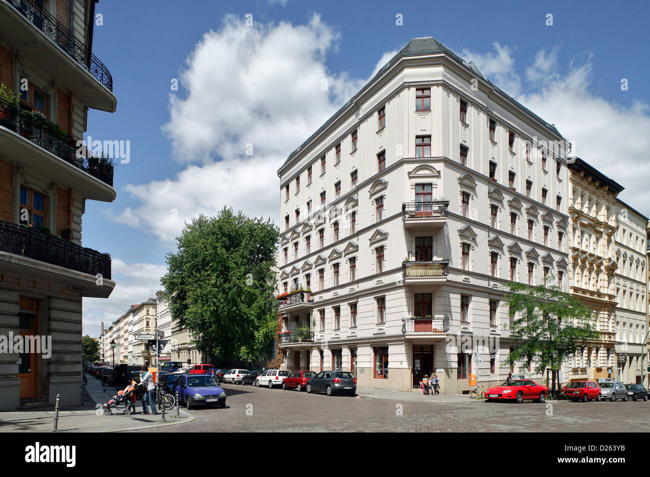 Old building corner hi-res stock photography and images - Alamy