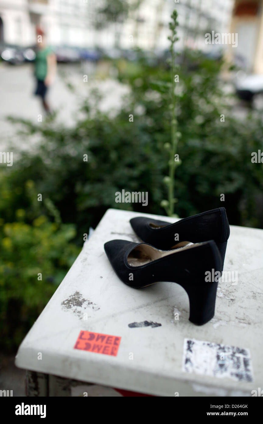 Thrown away shoes hi-res stock photography and images - Alamy