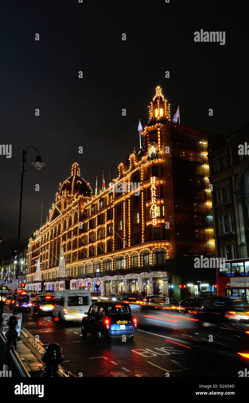 Harrods shop front hi-res stock photography and images - Alamy