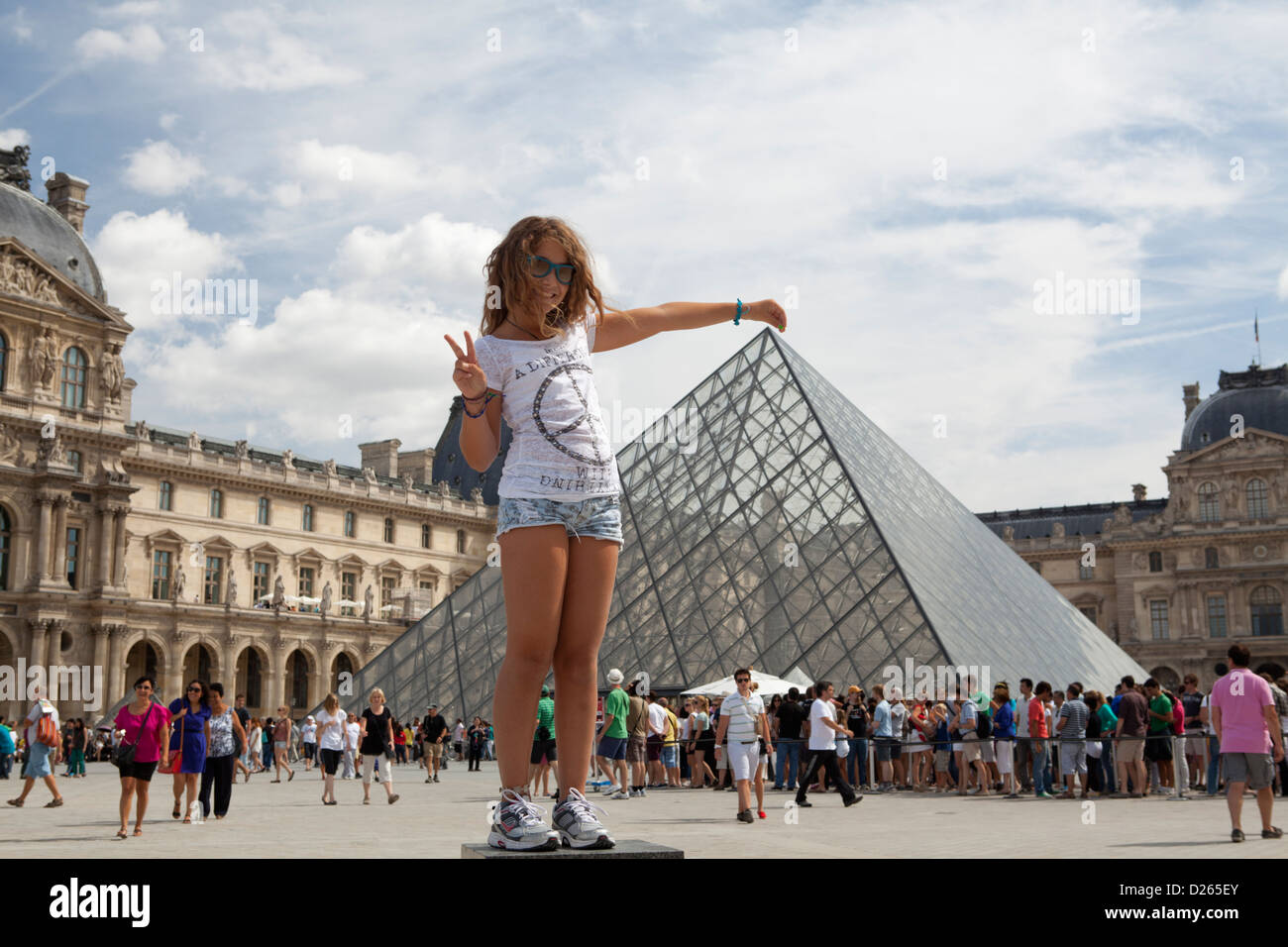 Touristic shot of the Louvre Pyramid pretending to have hand on top of ...