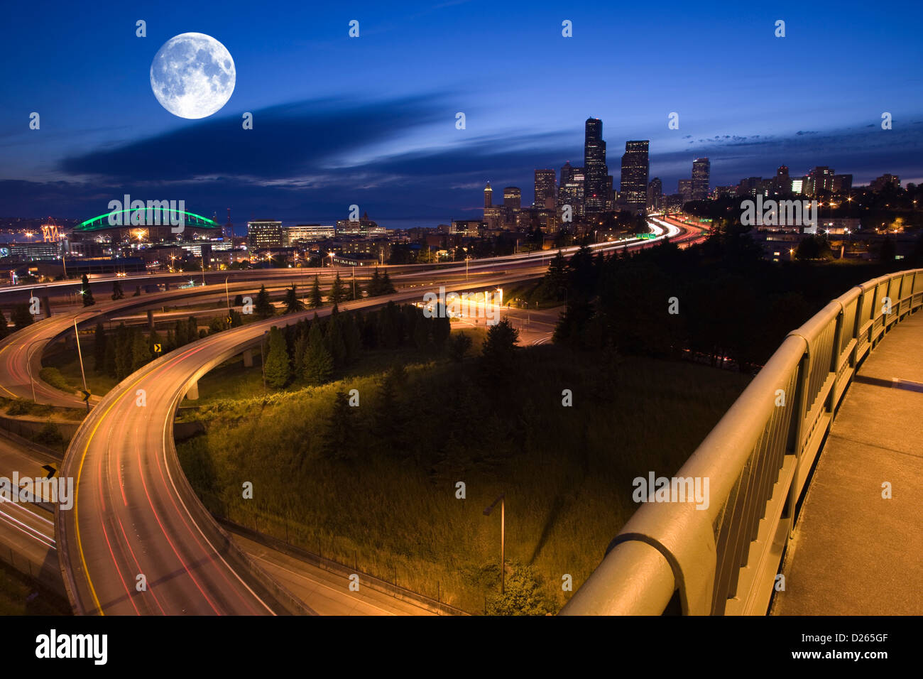 2009 historical downtown skyline hi-res stock photography and images ...