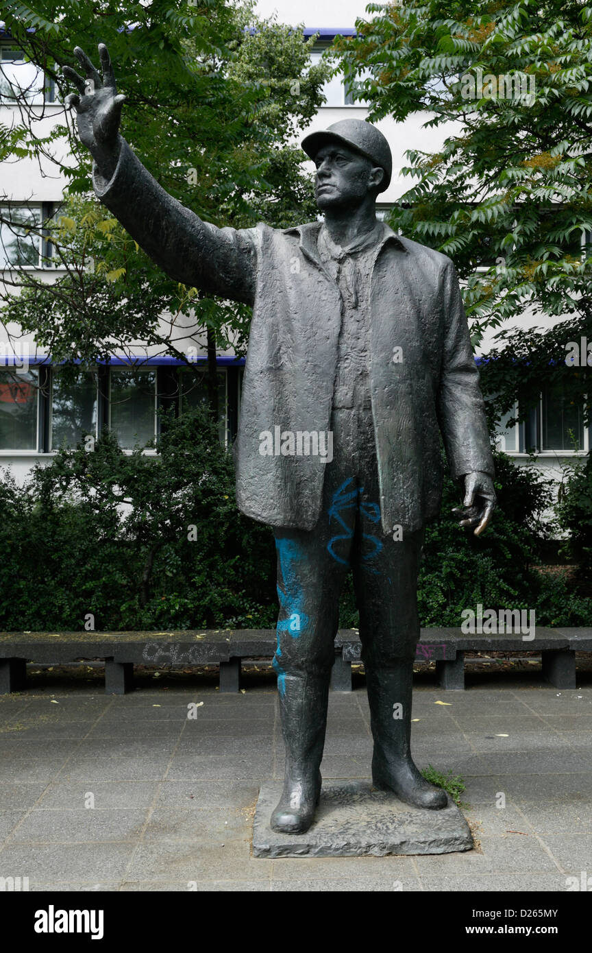 Berlin, Germany, monument of the builder by Gerhard Thieme Stock Photo ...