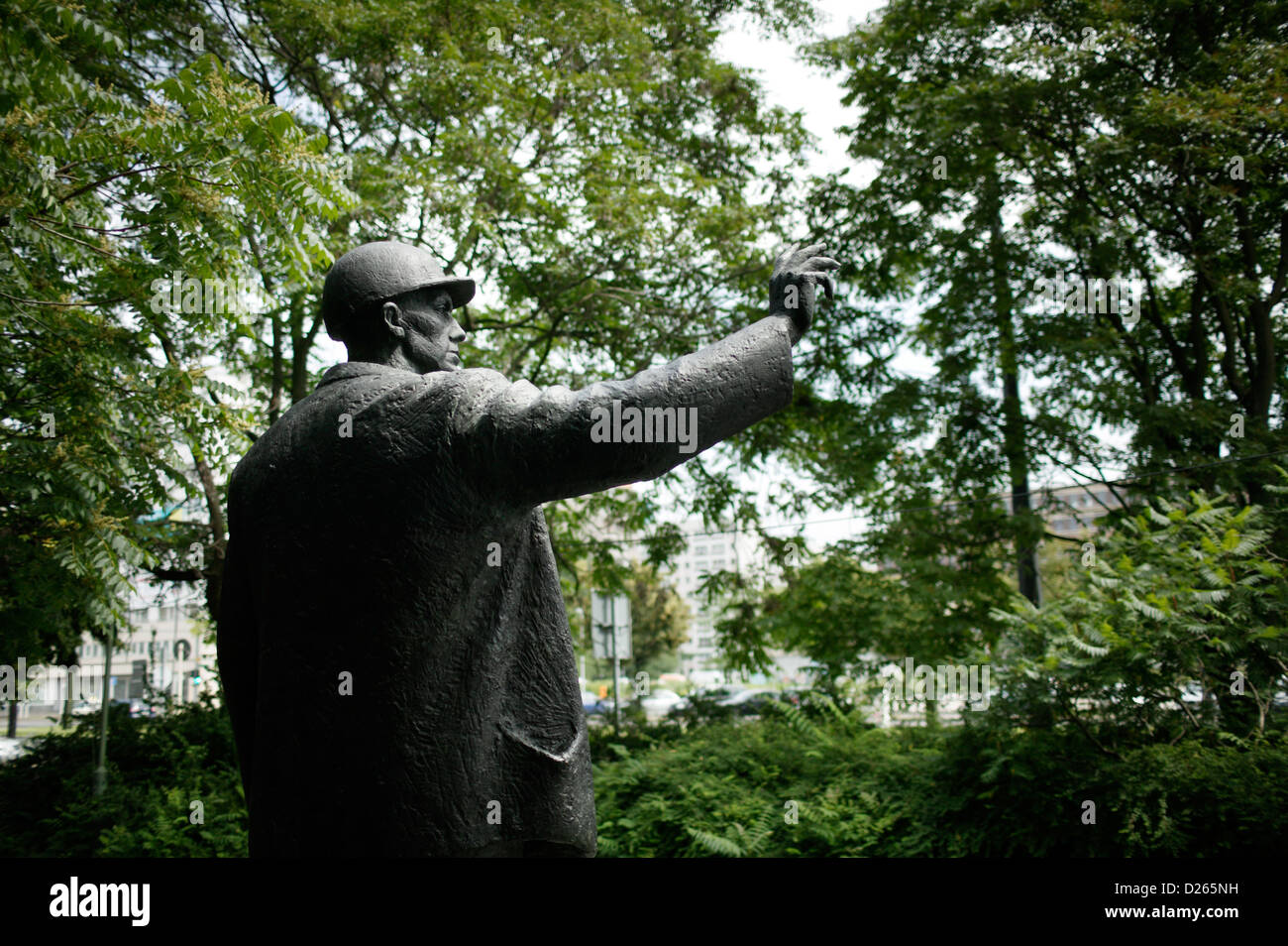 Construction workers statue bauschaffender hi-res stock photography and ...