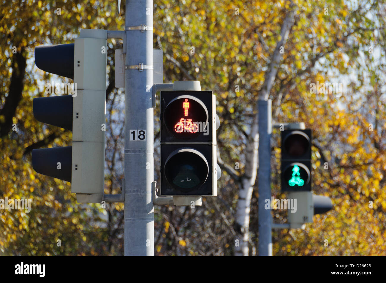 Green and red pedestrian and cyclist crossing lights Stock Photo - Alamy