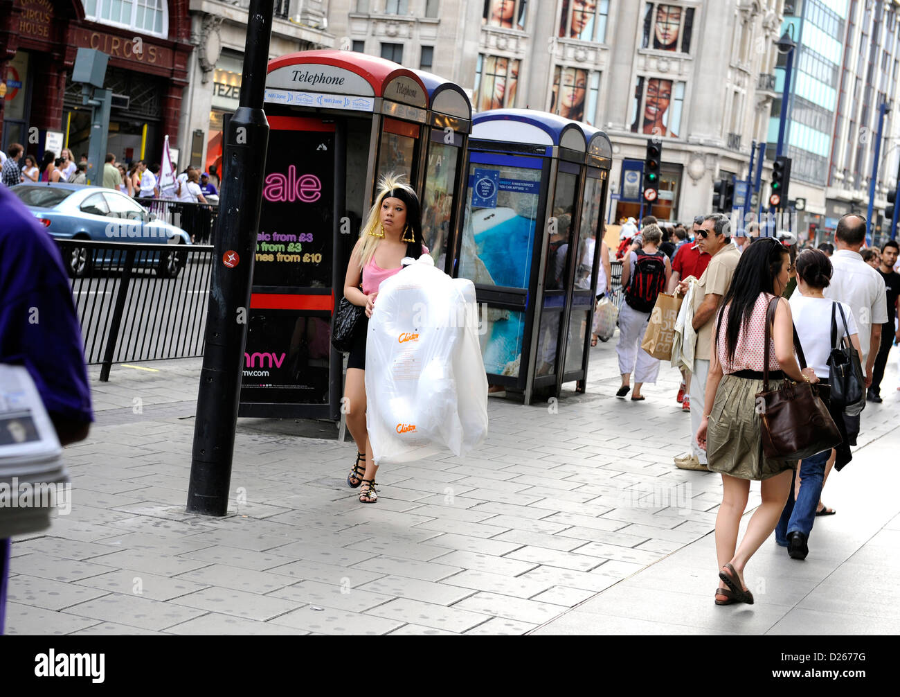 woman carrying number balloon number 8 in oxford street Stock Photo - Alamy