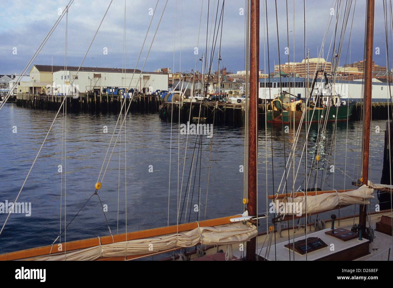 Ships in portland hi-res stock photography and images - Alamy