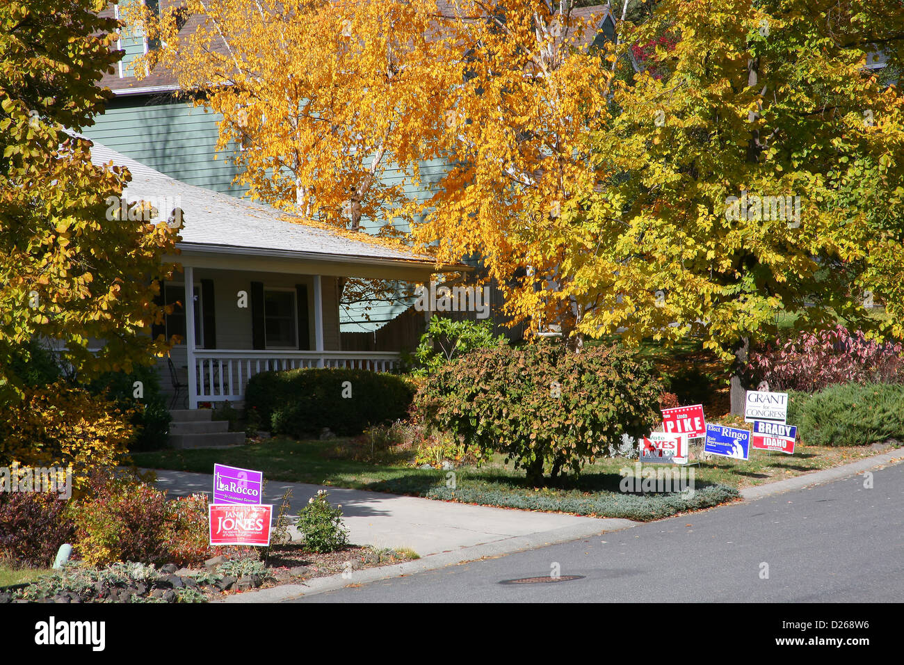 Political campaign signs hi-res stock photography and images - Alamy
