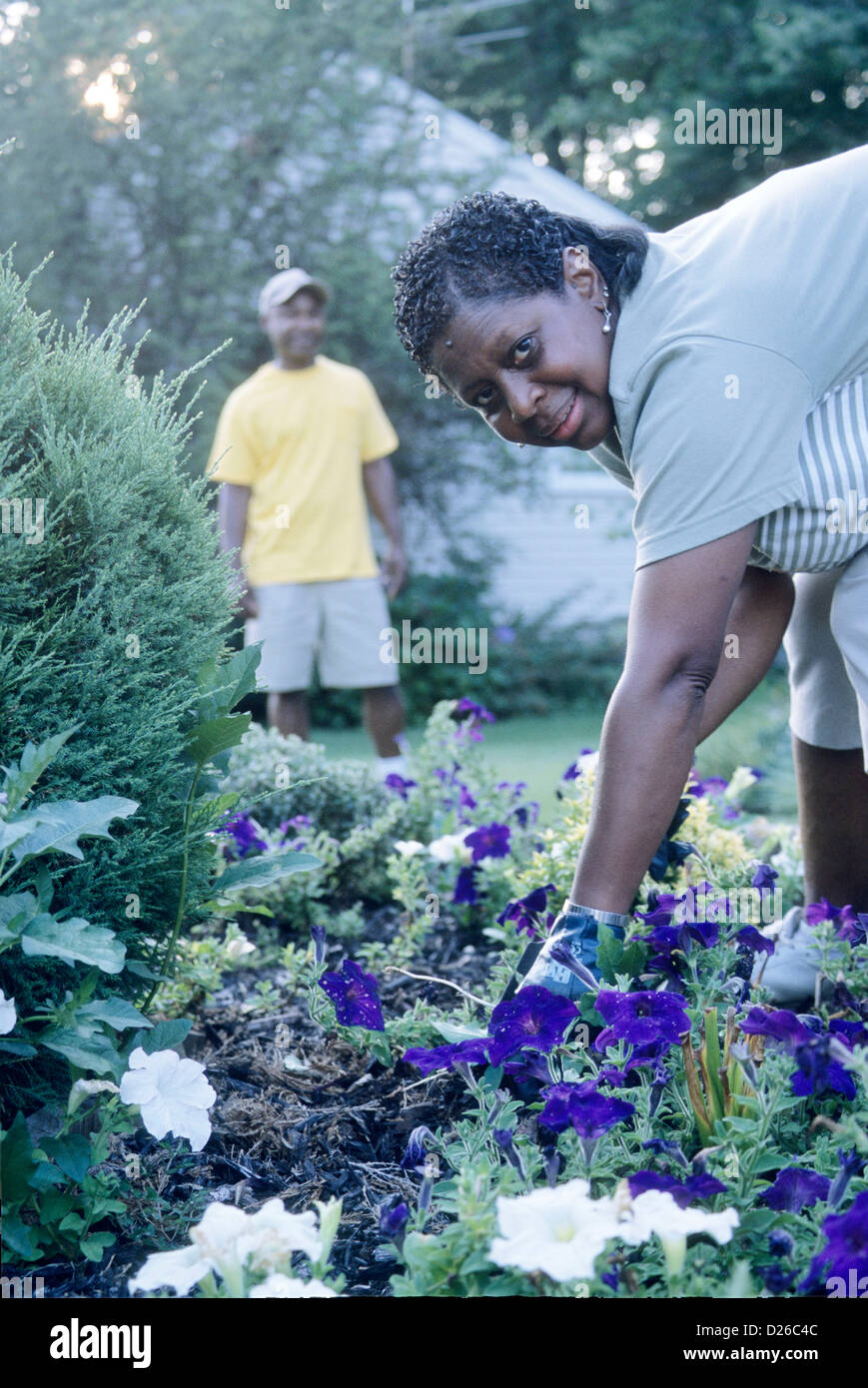 Couple doing yard work hi-res stock photography and images - Alamy