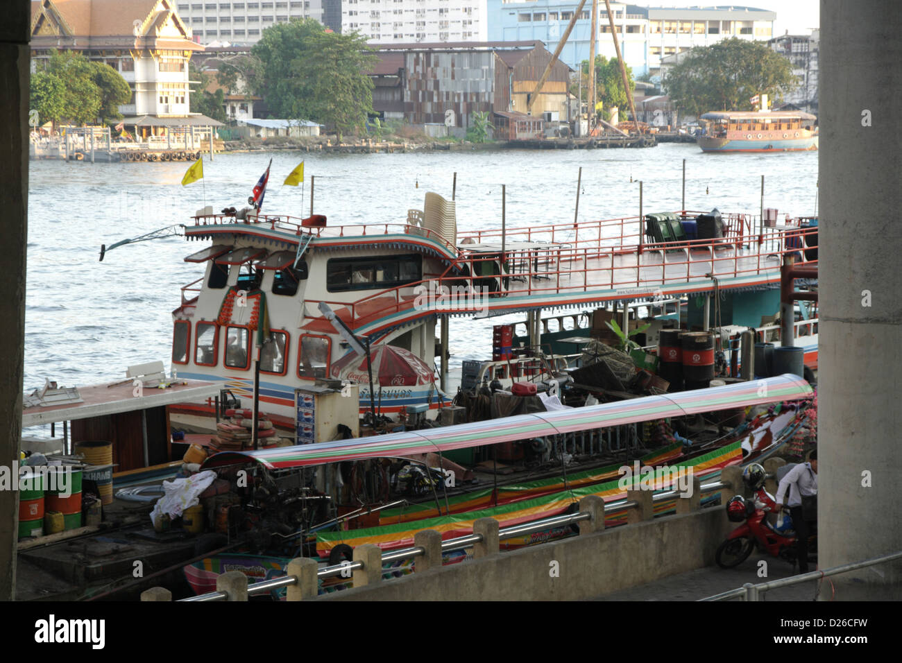 Ferry on chao phraya river boat bangkok hi-res stock photography and ...