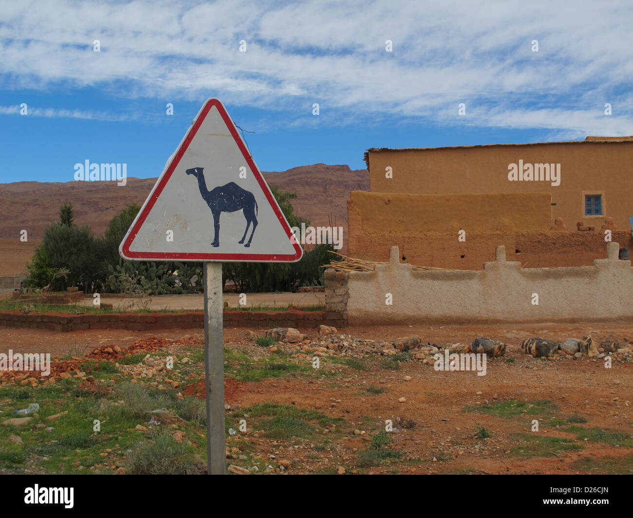 Camel crossing sign hi-res stock photography and images - Alamy